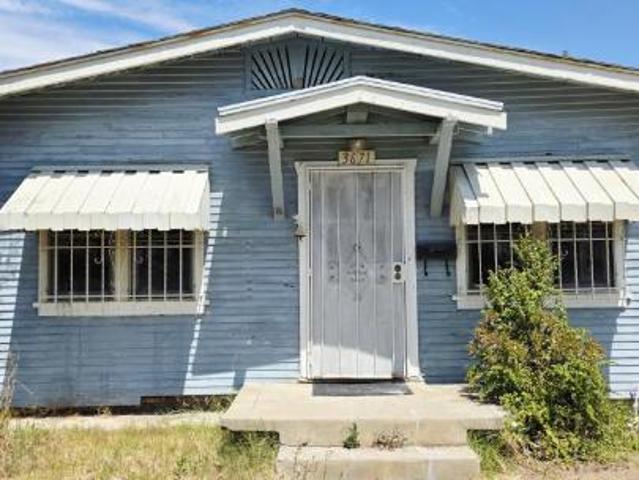 2 Br, 1 bath, Single Family 3671 Roselawn Ave