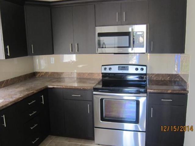 2 Br, 1 bath, Single Family 3701 SW 48 Av