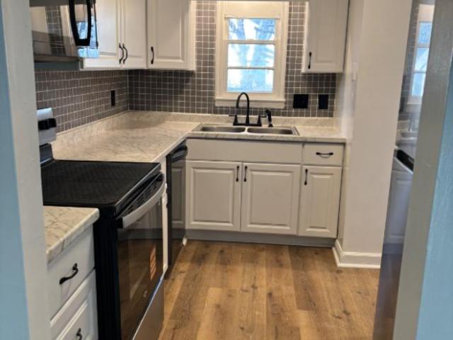 2 Br, 1 bath, Single Family 3704 Pine Knolls Dr