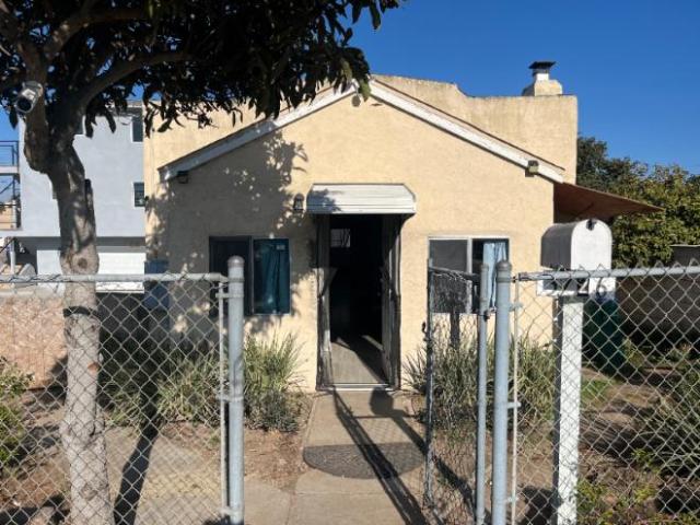 2 Br, 1 bath, Single Family 3726 Acacia St