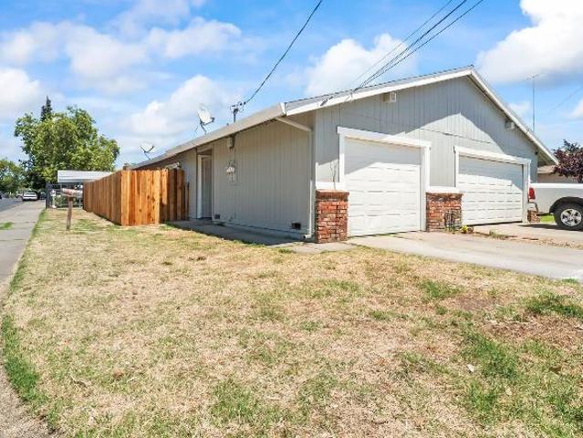 2 Br, 1 bath, Single Family 3800 Lily St