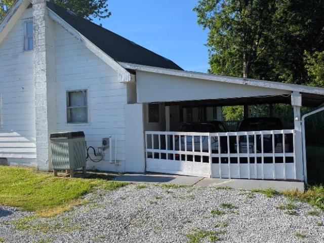 2 Br, 1 bath, Single Family 3855 North Broadway