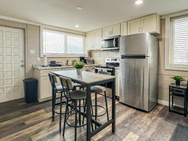 2 Br, 1 bath, Single Family 385 Kahoolawe St