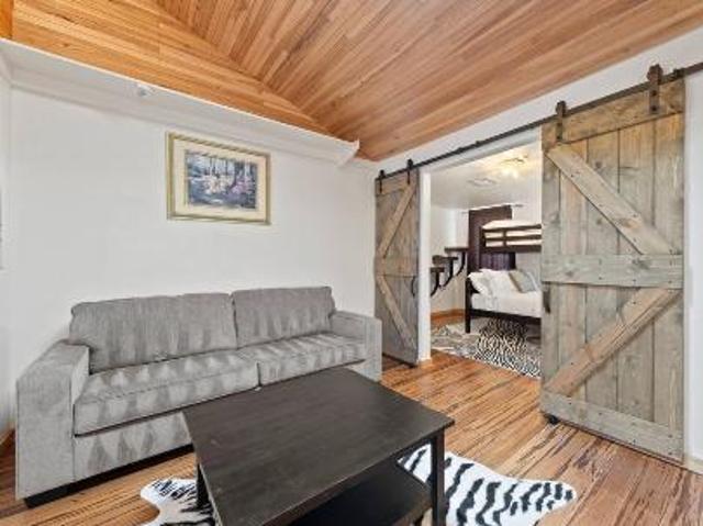 2 Br, 1 bath, Single Family 3920 Mountain Trail