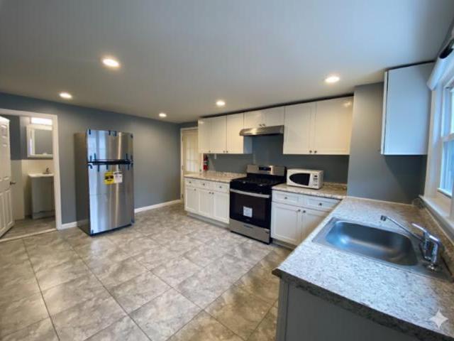 2 Br, 1 bath, Single Family 300 Block Townsend St Unit 1