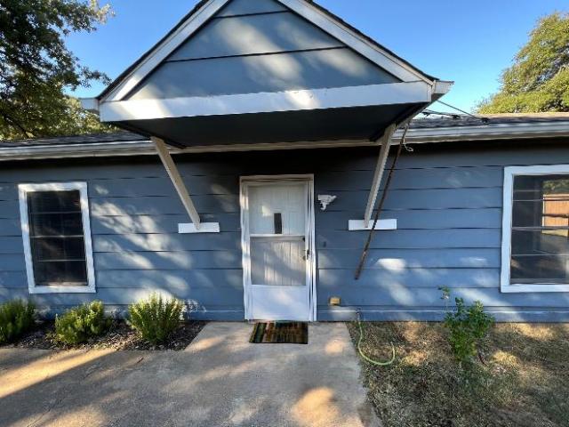 2 Br, 1 bath, Single Family 3112 Pueblo Trail