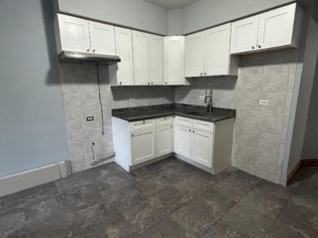 2 Br, 1 bath, Single Family 3149 W 42nd Pl