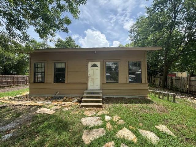 2 Br, 1 bath, Single Family 315 Love Dr