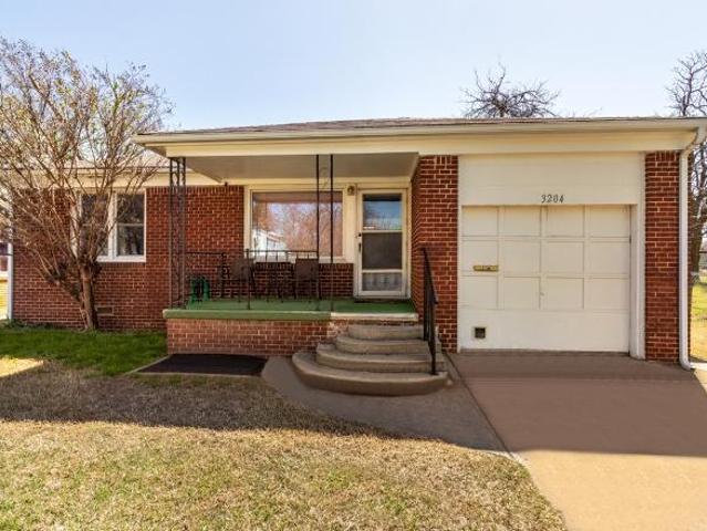 2 Br, 1 bath, Single Family 3204 Se 19th St
