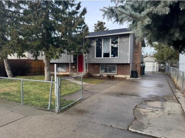 2 Br, 1 bath, Single Family 3217 E 33rd Ave