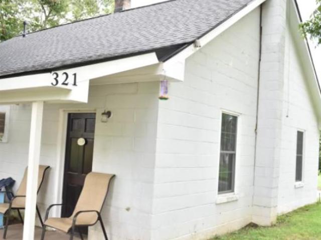2 Br, 1 bath, Single Family 321 Henderson St