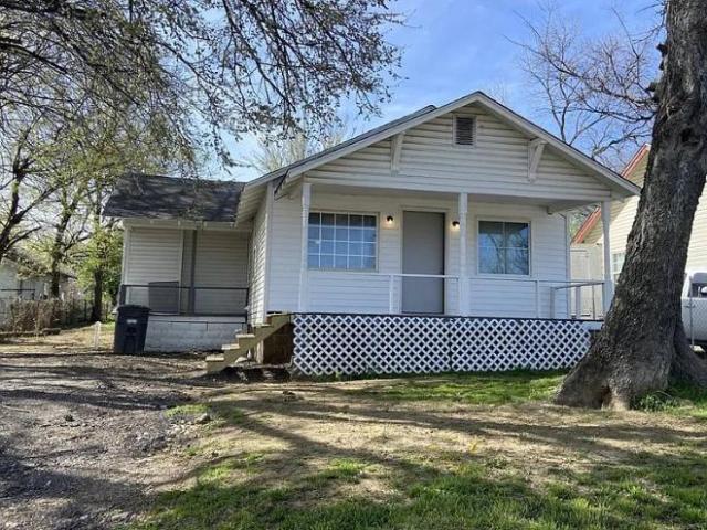 2 Br, 1 bath, Single Family 3238 E Easton St