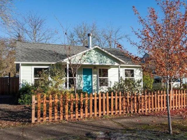 2 Br, 1 bath, Single Family 325 E 31st Avenue