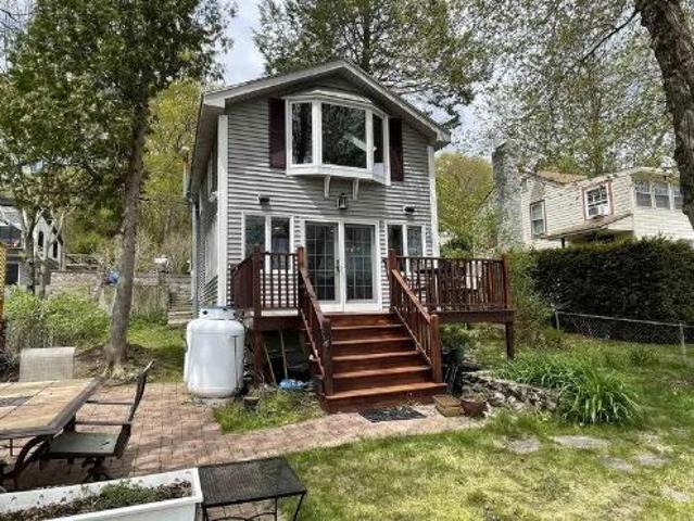 2 Br, 1 bath, Single Family 32 1st St