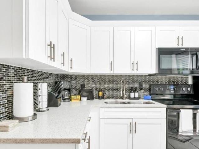 2 Br, 1 bath, Single Family 3331 Lake Avenue
