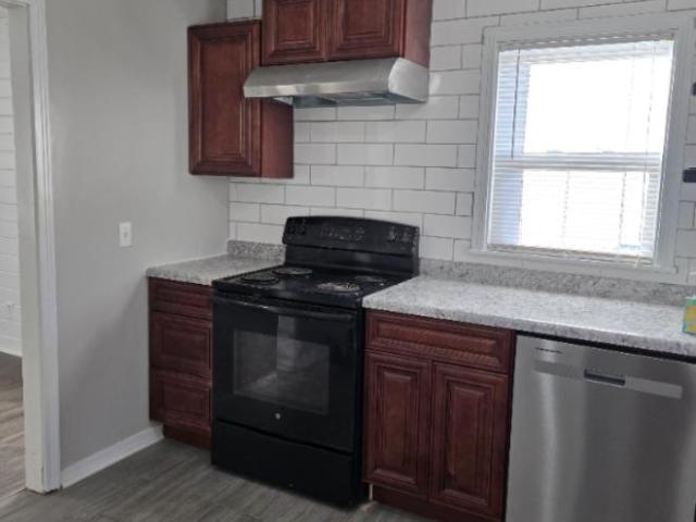 2 Br, 1 bath, Single Family 445 W 12th