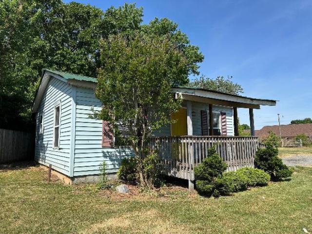 2 Br, 1 bath, Single Family 4499 Hickory Nut Ridge Rd