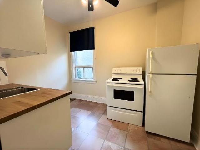 2 Br, 1 bath, Single Family 44 Spring St