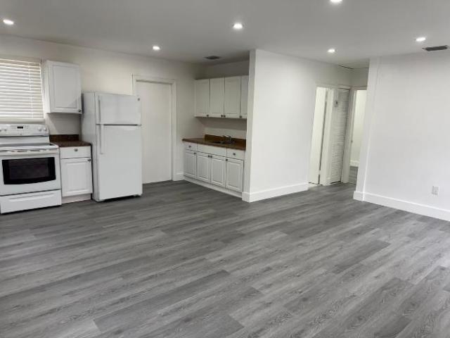 2 Br, 1 bath, Single Family 4550 SW 36 St