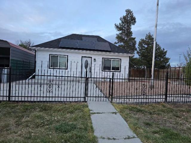 2 Br, 1 bath, Single Family 464 2nd Ave