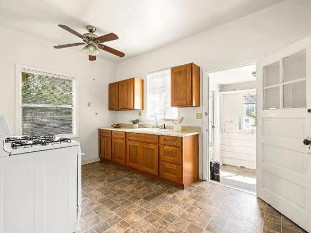 2 Br, 1 bath, Single Family 4728 Amber Ln