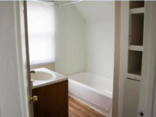 2 Br, 1 bath, Single Family 475 S Ogden Ave
