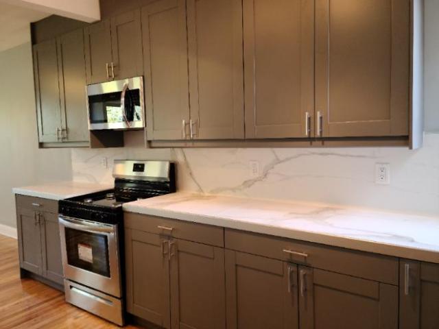 2 Br, 1 bath, Single Family 4831 W Addison