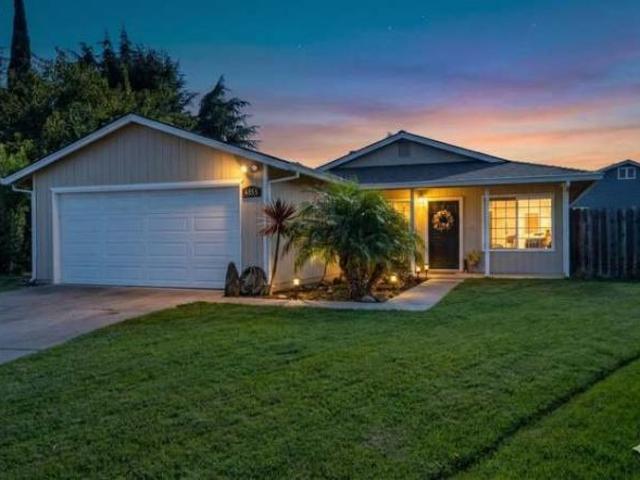 2 Br, 1 bath, Single Family 4855 Edgewood Ct