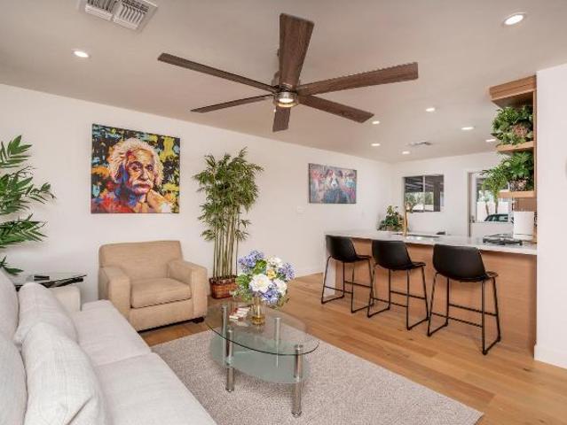 2 Br, 1 bath, Single Family 4924 North Woodmere Fairway