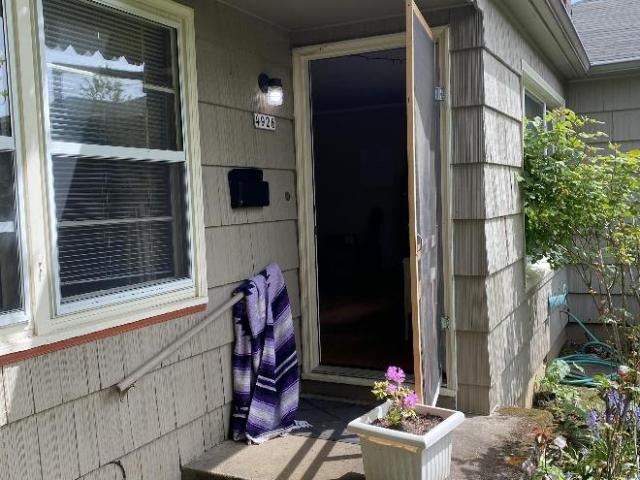 2 Br, 1 bath, Single Family 4926 NE 25th Ave