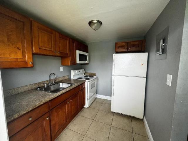2 Br, 1 bath, Single Family 4017 Southwest 24th Street