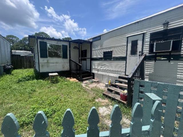 2 Br, 1 bath, Single Family 4115 Aurora Rd