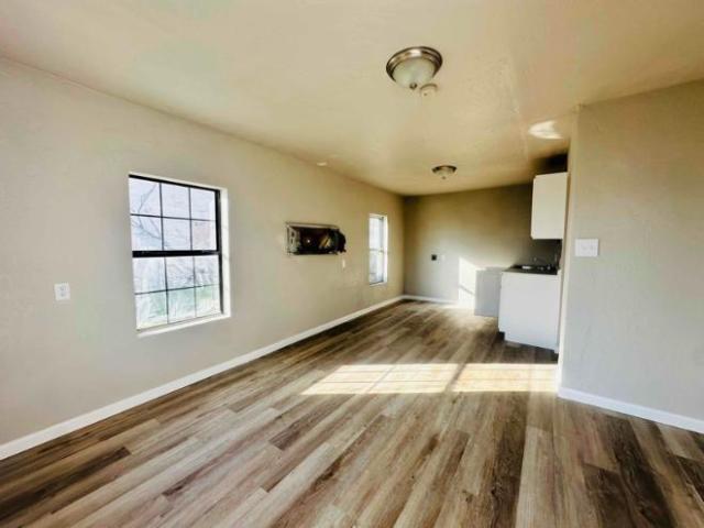 2 Br, 1 bath, Single Family 412 Nw 3rd St