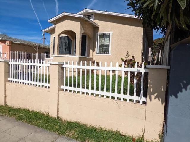 2 Br, 1 bath, Single Family 4186 Myrtle Ave