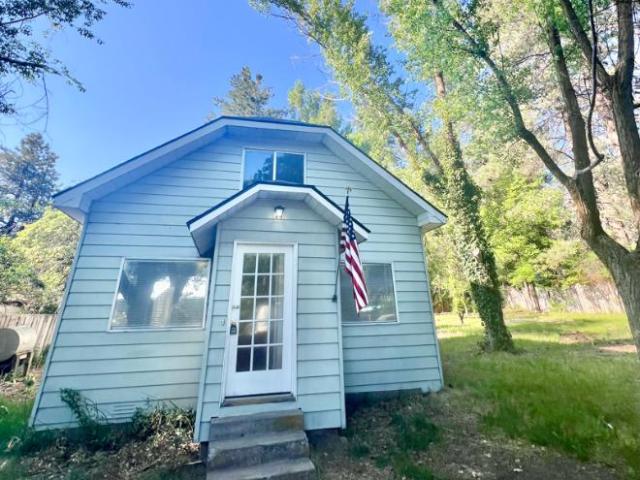 2 Br, 1 bath, Single Family 419 E Ash St