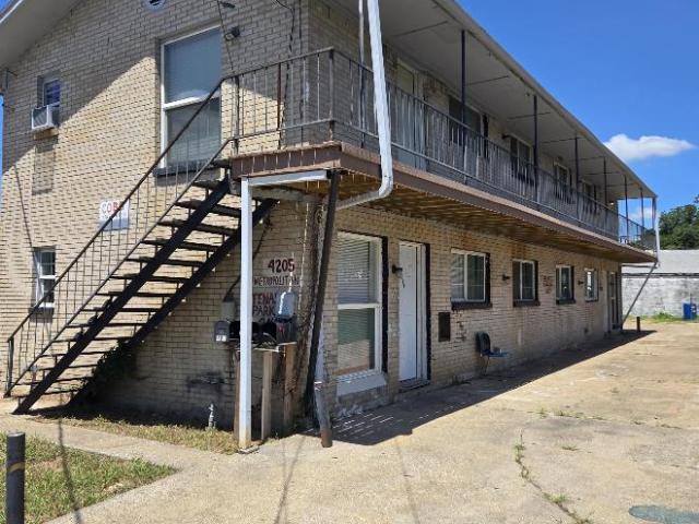 2 Br, 1 bath, Single Family 4205 Metropolitan Ave