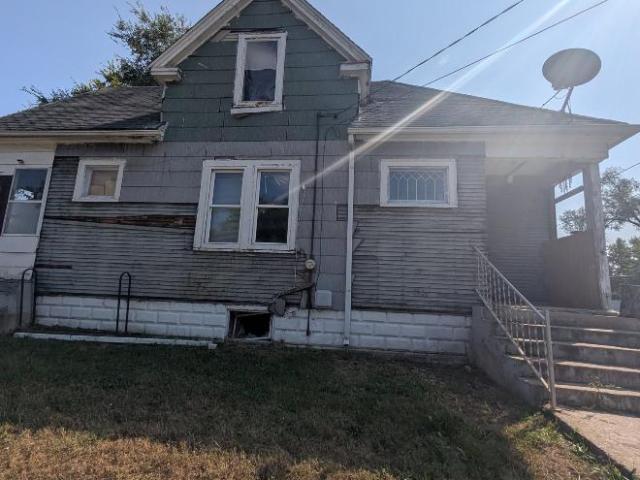 2 Br, 1 bath, Single Family 422 S Louisa St