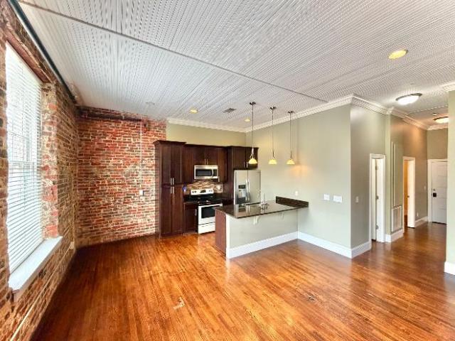 2 Br, 1 bath, Single Family 427 College St