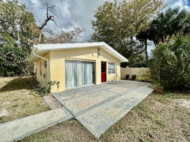 2 Br, 1 bath, Single Family 4241 Tarpon Ave