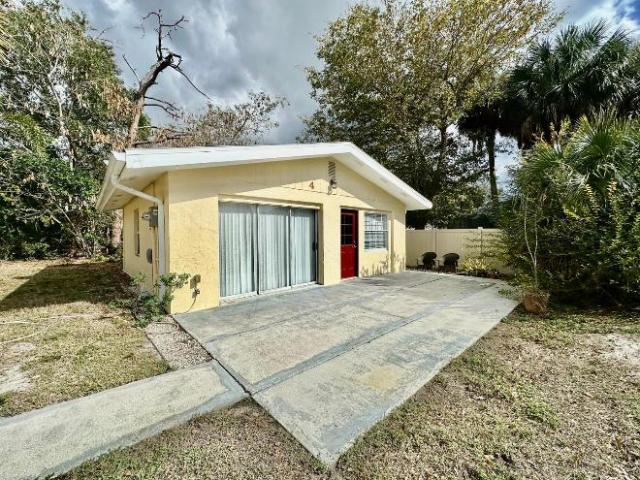 2 Br, 1 bath, Single Family 4241 Tarpon Ave