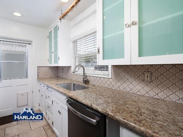 2 Br, 1 bath, Single Family 4255 Parks Ave