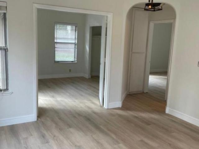 2 Br, 1 bath, Single Family 4264 Chinquapin Way