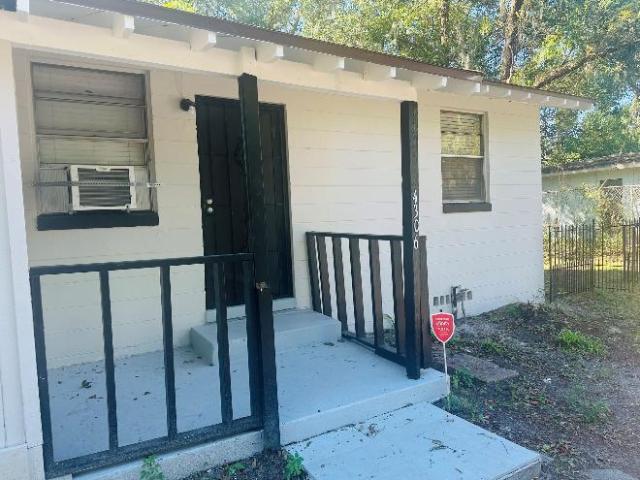 2 Br, 1 bath, Single Family 4304 Grunthal Street