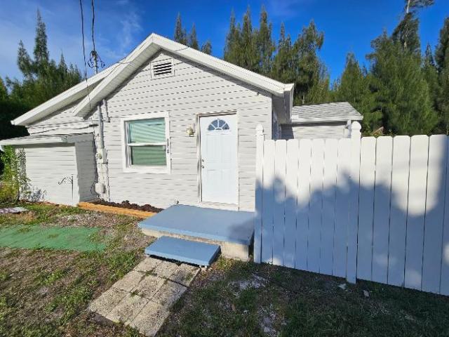 2 Br, 1 bath, Single Family 4310 Garden Road
