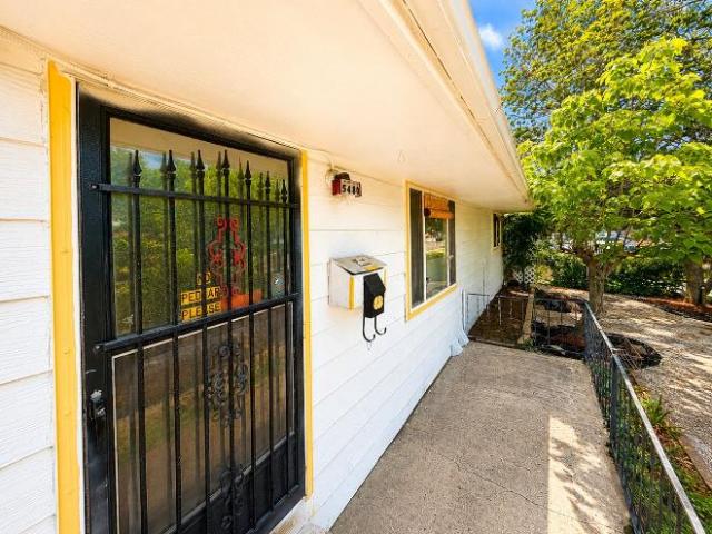 2 Br, 1 bath, Single Family 5480 E 66th Way