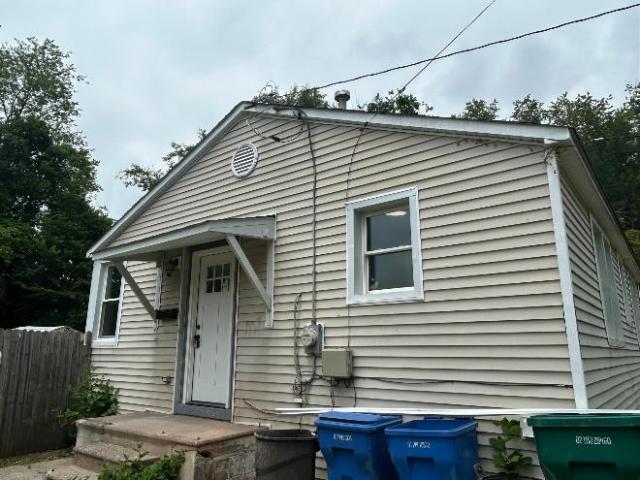 2 Br, 1 bath, Single Family 5521 Schumacher Dr