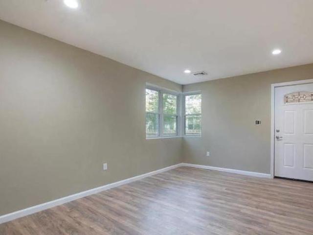 2 Br, 1 bath, Single Family 5525 Schumacher Drive