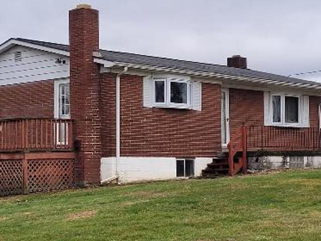 2 Br, 1 bath, Single Family 572 Dinnerbell Rd