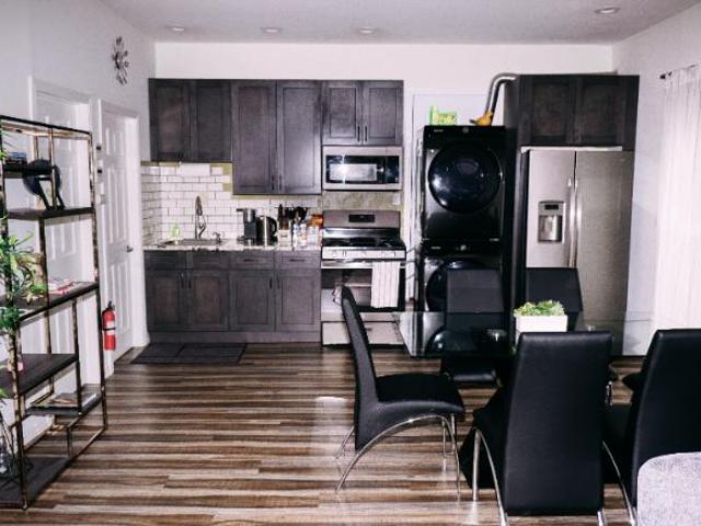 2 Br, 1 bath, Single Family 5756 Case Ave