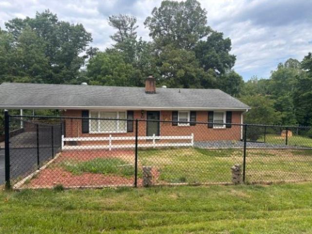2 Br, 1 bath, Single Family 586 Graceland Dr